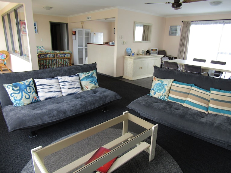 Sunset Views ~ Beautiful Sunset Views, Minutes From Beach - Off Peak Special! - Warooka