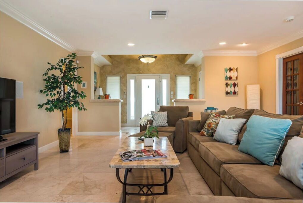 Palm Villa: New Remodel / Waterfront / Salt Water Pool! - Coconut Creek, FL
