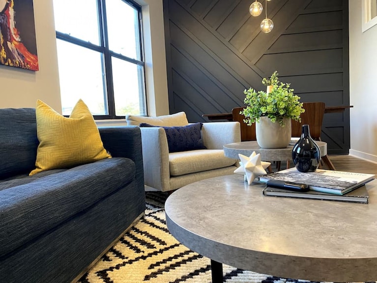 Condo Near Vanderbilt, Belmont, Music Row + Free Parking - Nashville, TN