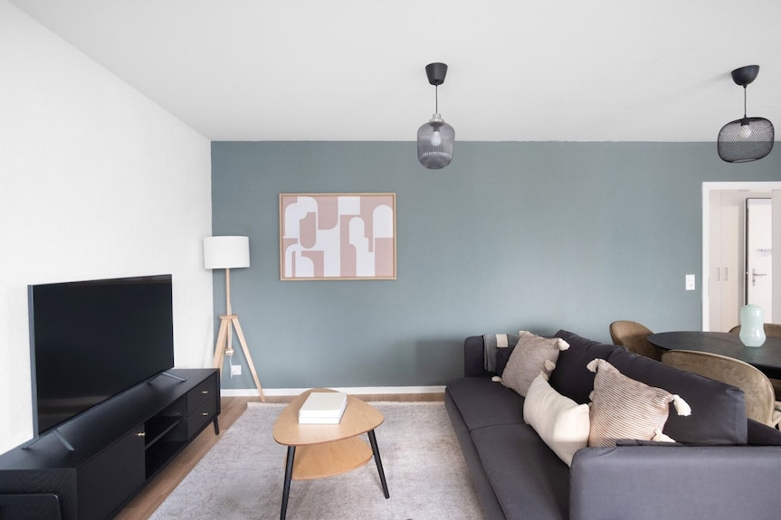 Roomy Oerlikon 3.5 Room W/ Parking, 1min To Train Station, By Blueground - Zúrich, Suiza