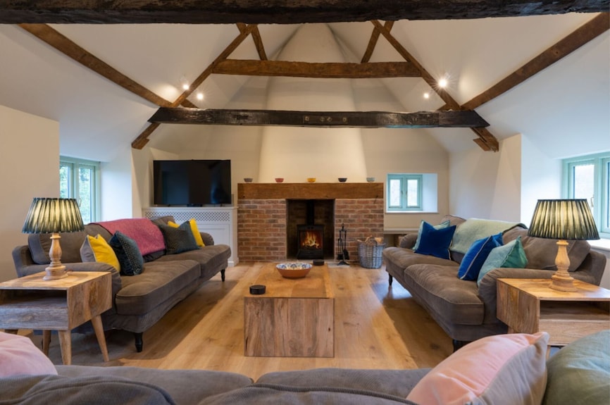 Apple Loft - Beautiful Somerset Cottage, Sleeps 13 Guests In 6 Bedrooms - Devon
