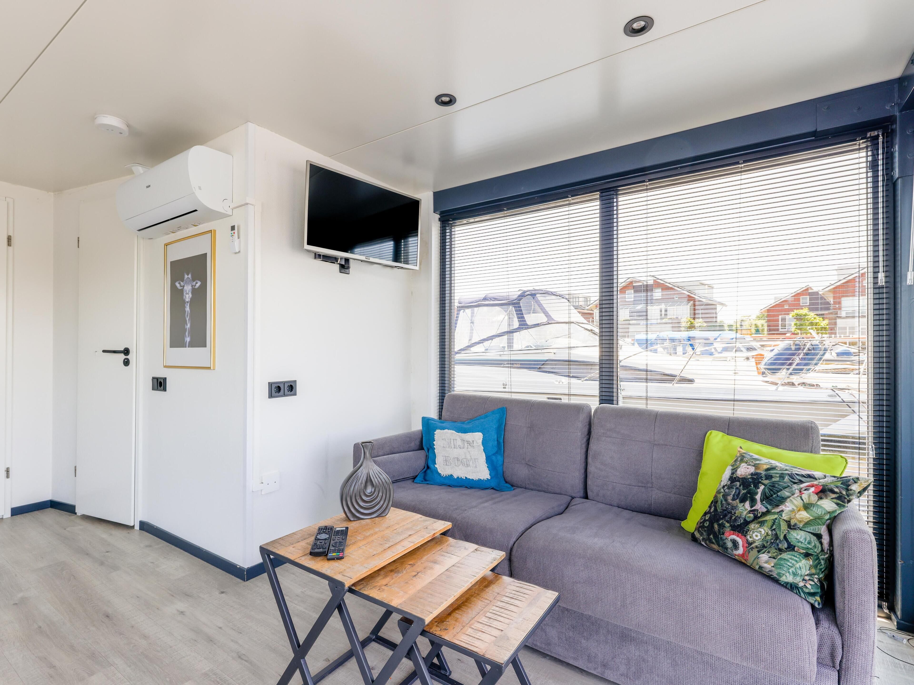 Huisboot Met Meerzicht En Airco - Uitgeest