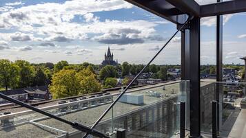 Suite Familiar | Cofre no quarto, secretária