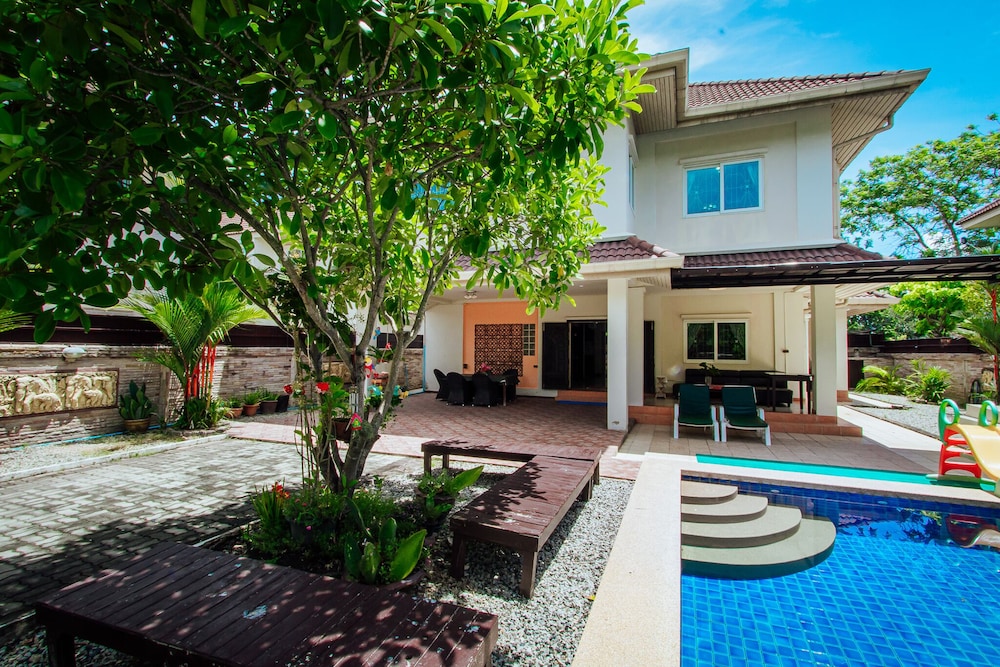 Captivating 3-bed Villa In Muang Pattaya - Pattaya City