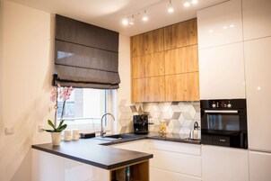 Apartamento empresarial | Área de estar | TV LCD