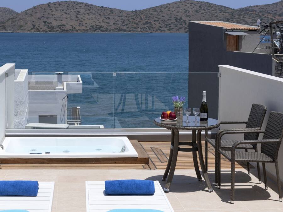 Suite Superior, banheira de hidromassagem, vista para o mar | Terraço/pátio interior