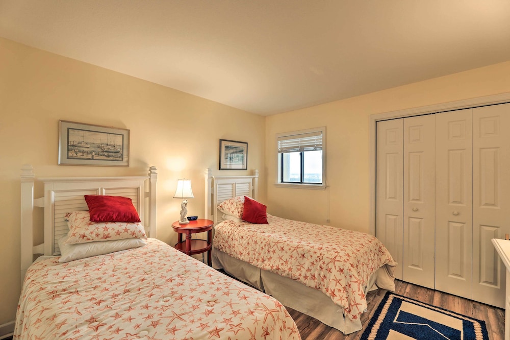 Emerald Isle Condo W/ Direct Access To Ocean! - Emerald Isle, NC