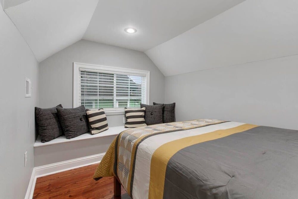 Upscale Tranquil Unit Near City Park - New Orleans, LA
