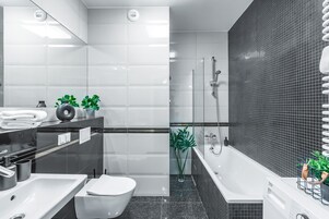 Apartamento Panorâmico, 2 quartos, terraço, Vista para a cidade | Casa de banho | Um secador de cabelo, toalhas fornecidas, sabão, champô