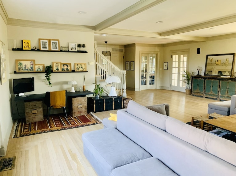 Gorgeous Water Front House / Huge Garden & Sea Access - Co-Op City, NY