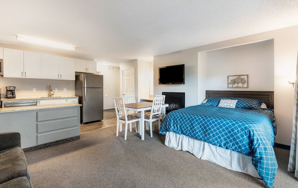 Riverfront Top Floor Condo Near Downtown Bend - Bend, OR