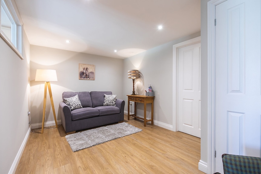 Elmbridge Farm Warbler Lodge - West Midland Safari Park