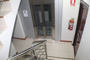 Smart TV 32 polegadas com canais via satélite, TV, impressoras