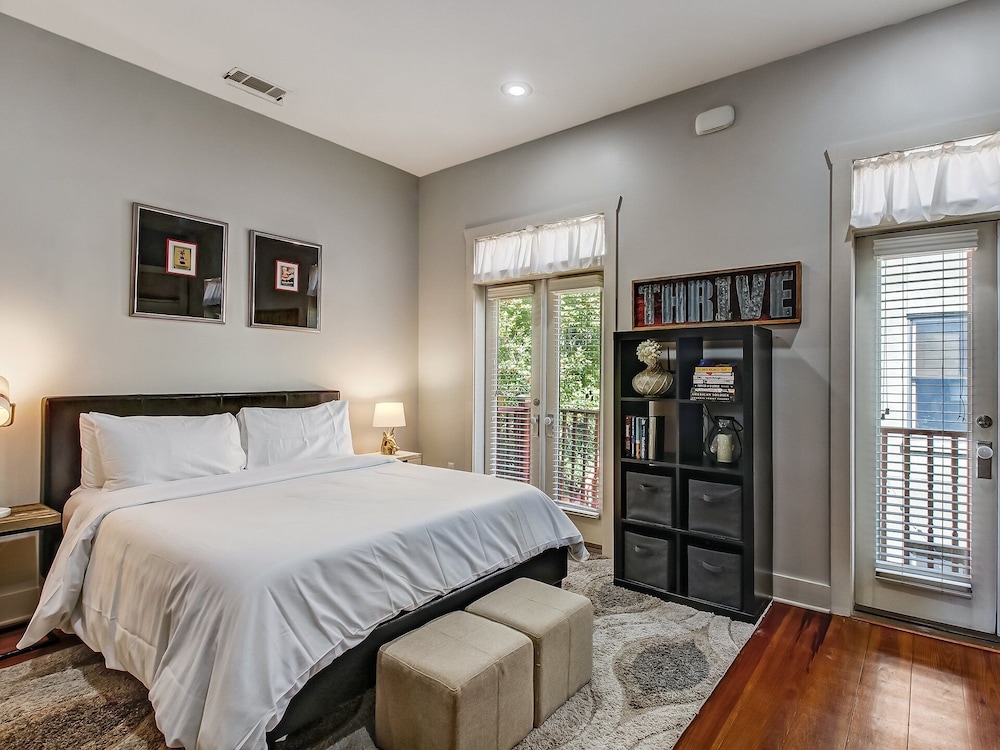 Charming Carriage House Steps From Crawford Square, Heated Pool Access, By Southern Belle Savannah - Savannah, GA