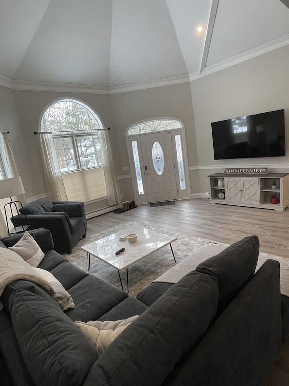 Heated Pool, Mins To Weirs Beach & Gunstock Mountain - Sleeps 13 - Laconia, NH