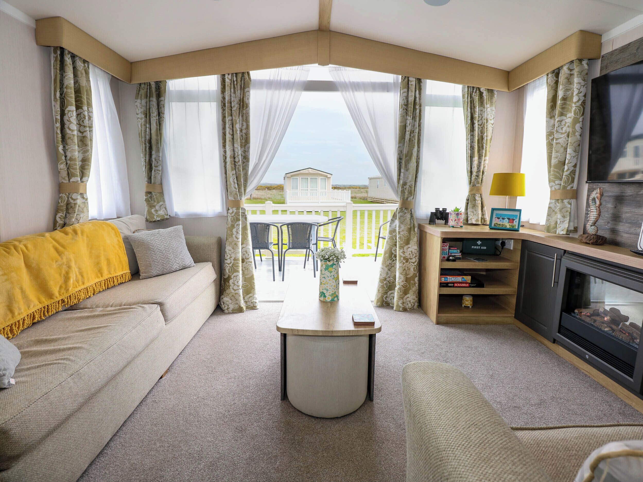 Trewan Lodge, Pet Friendly, With A Garden In Rhosneigr - Rhosneigr