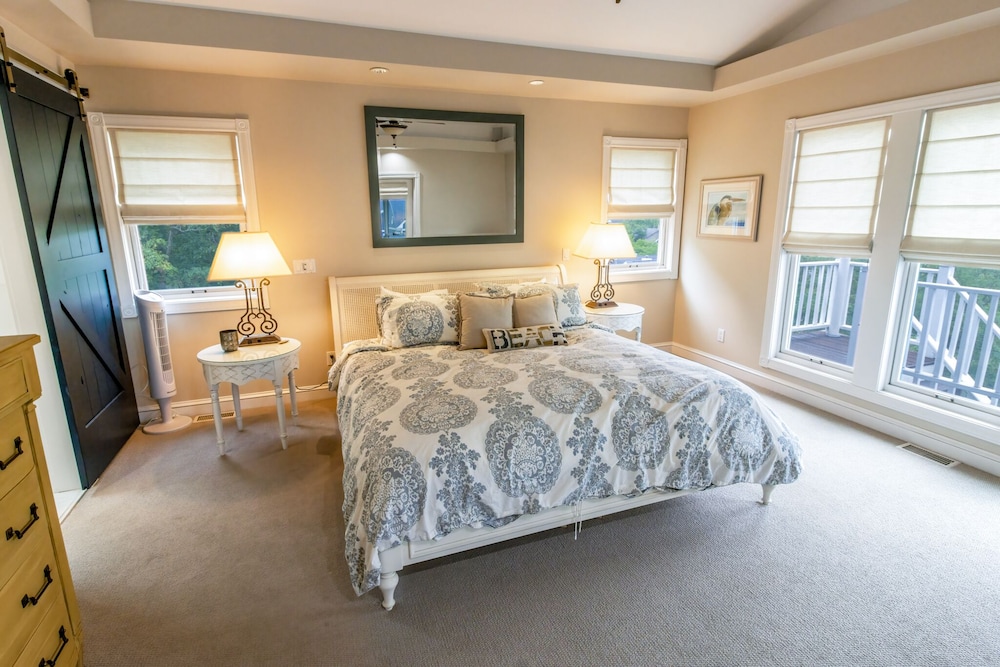 Pet Friendly With Lake & Resort Views - Indiana