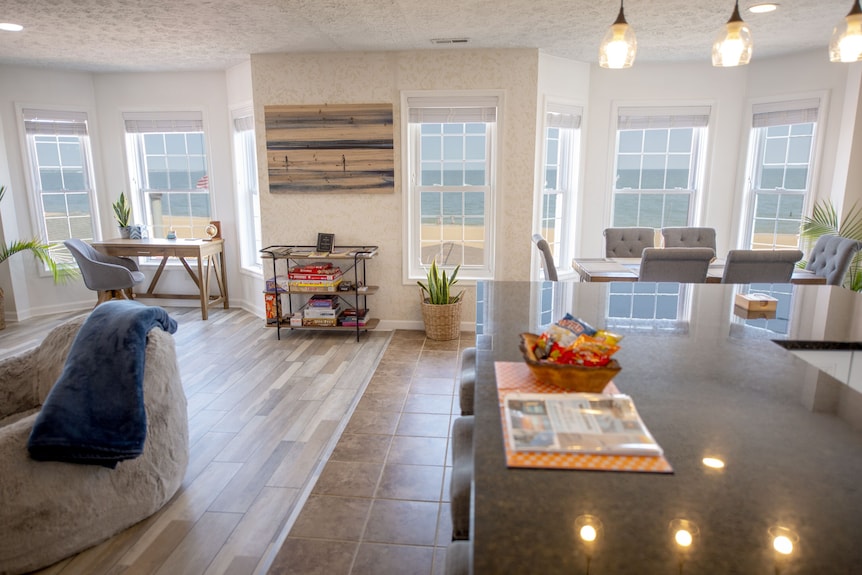Beachfront Getaway, Mermaid Suite, - Hampton, VA