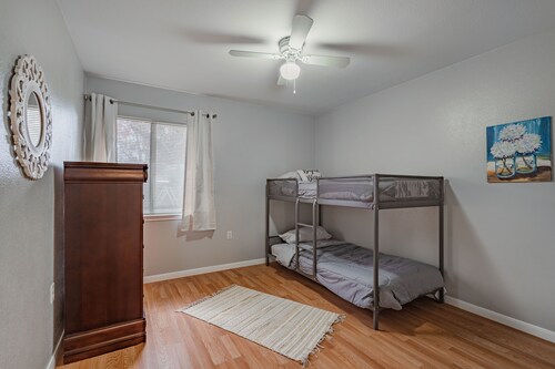 Cheerful 3/2 With Huge Backyard! - Universal City, TX