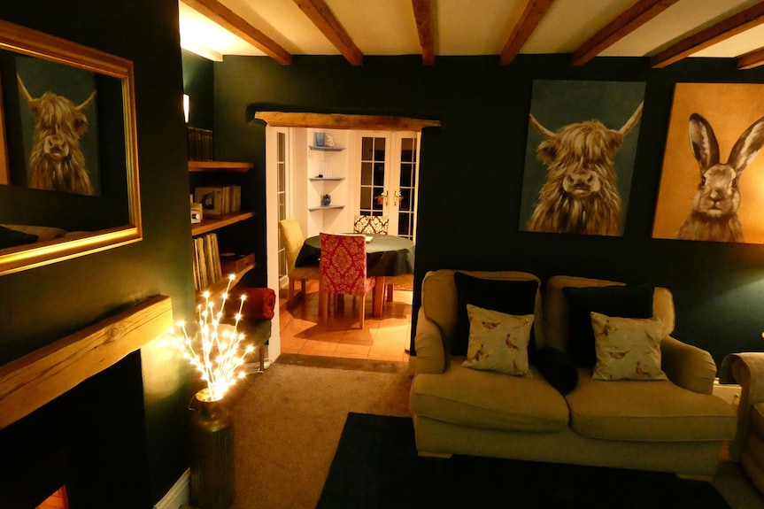 Quirky Cottage With 3 Bedrooms & A Hot Tub - West Yorkshire