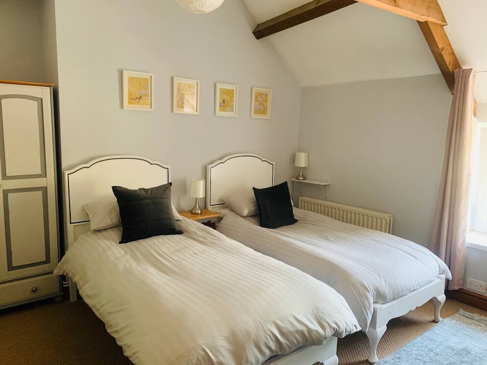 Charming Large Detached Cottage In The Brecon Beacons Park - 크릭하웰