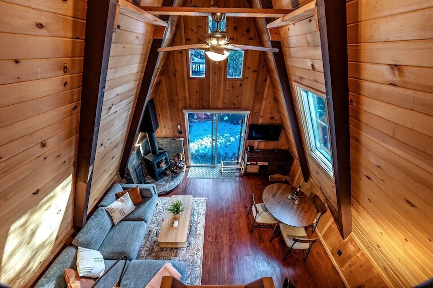 A-frame Escape ~Unique Stay W/ Comfort & Style - Shaver Lake, CA