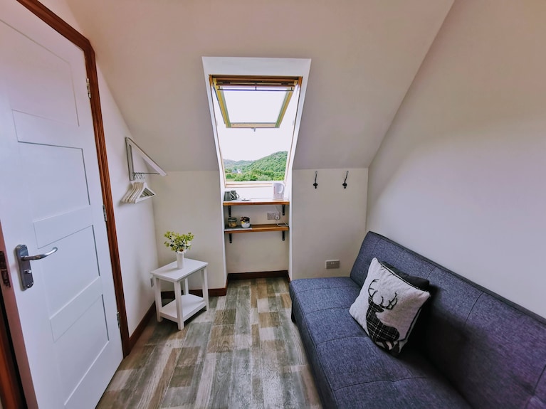 Applecross Holiday Home, Sleeps 14 ( 7 En Suite Bedrooms) - Plockton