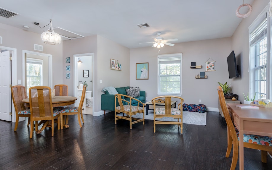 Boho Getaway - Walkable To Downtown Fort Myers! - Fort Myers, FL