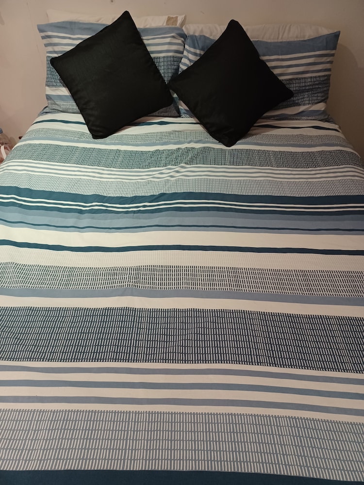 Bedroom In Gants Hill - Barking