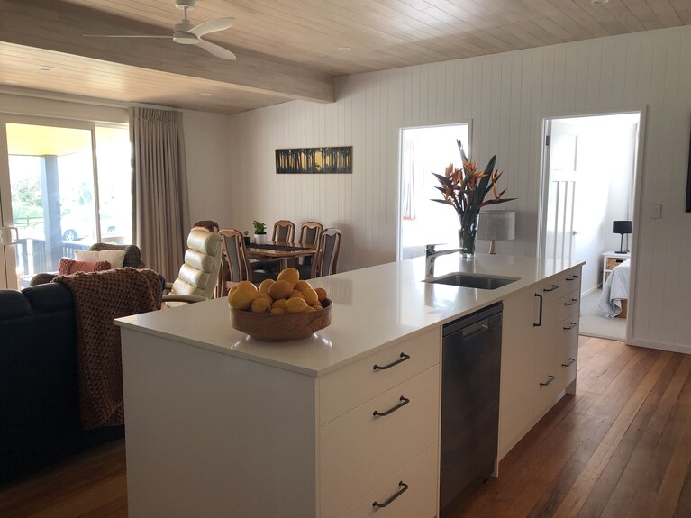 Raglan Escape: Unique Holiday Home Right In The Heart Of Raglan - Raglan