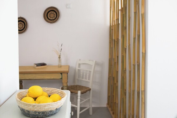 Exi Sea Side Suites - Santorini