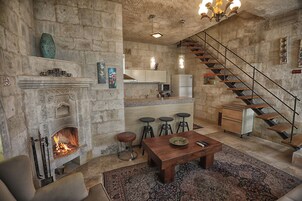 Apartamento | Sala de estar | Televisor LED de 40 polegadas com canais via satélite, televisor 