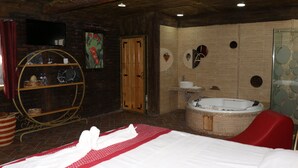 Cabana de Madeira de Luxo | Edredões de penas, Wi-fi, com mobília individualizada 