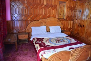 Quarto Duplo Deluxe | Ferro/tábua de engomar, Wi-fi grátis
