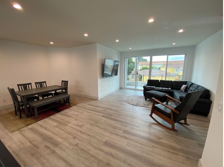 Beautiful Modern Open Floor Plan 2 Bedroom 2 Bath - Culver City, CA