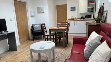 Captain Cabin | Sala de estar | Televisor de ecrã plano de 26 polegadas com canais digitais, televisor