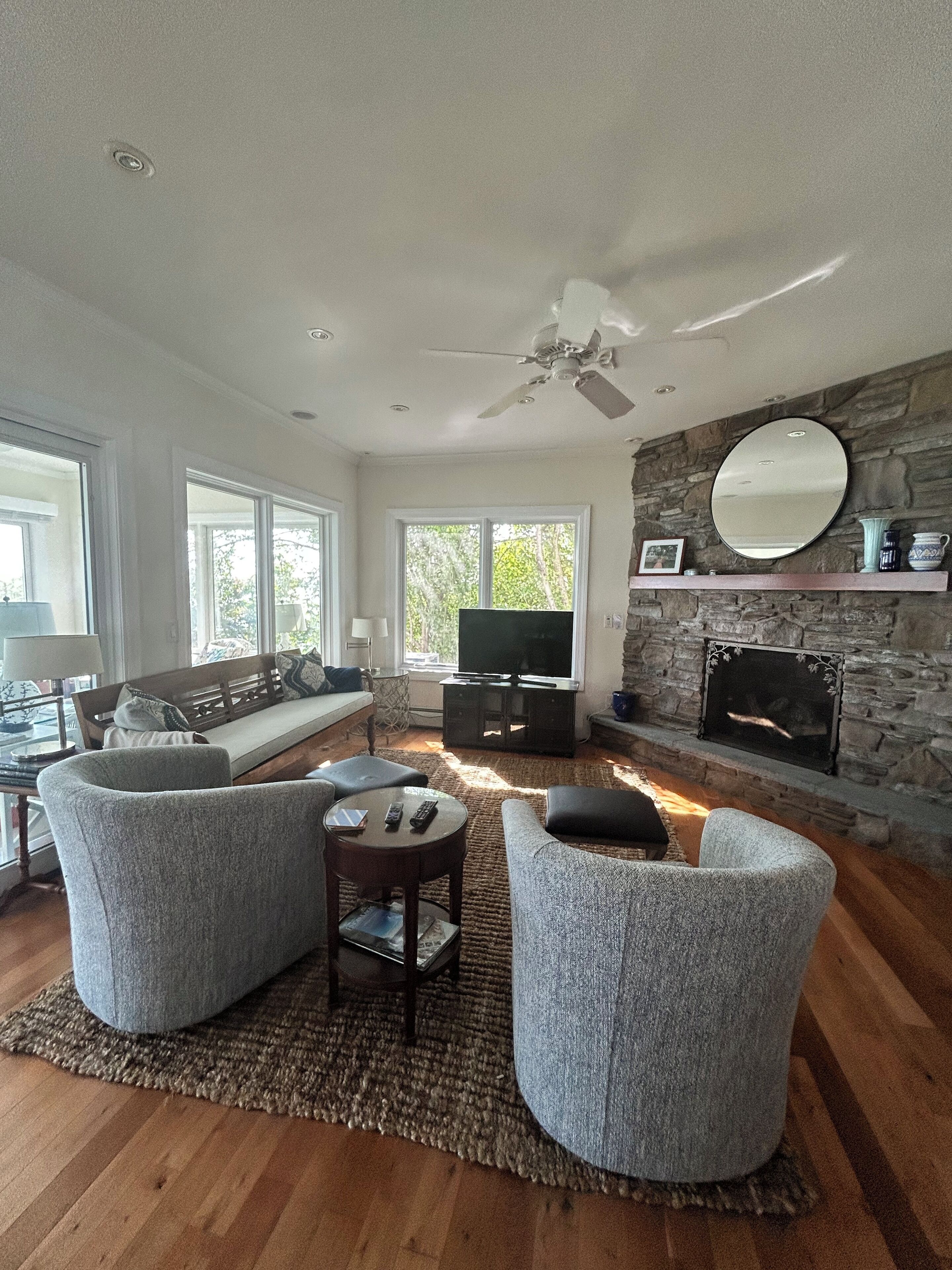 Dad's Cottage\n Private Waterfront Plus 3 King Suites - Canandaigua, NY