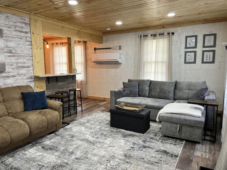 Cozy Cottage 4 Minutes From Lake Sullivan! - Indiana (State)