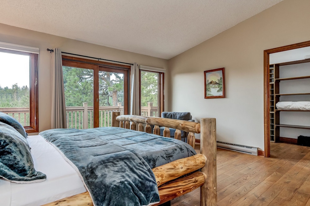 Incredible Mountain Home, Pikes Peak View, 21 Acres! - Woodland Park, CO
