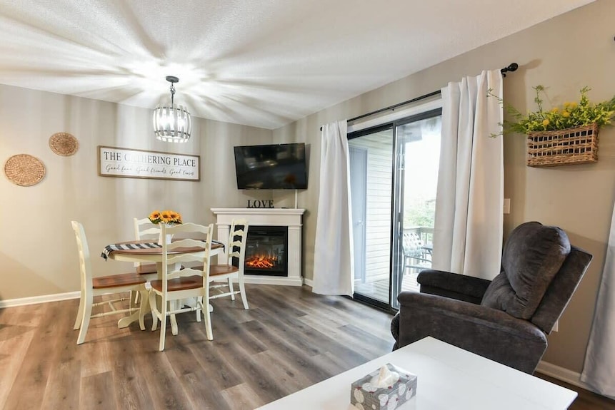 Sweet Clover - Indoor Pool - Hot Tub! - Missouri