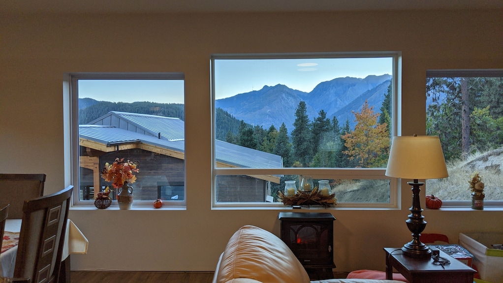 Base Camp Guest House Mountain View, Jacuzzi, Great Location - Cashmere, WA