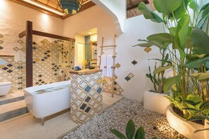 Produtos de toalete grátis, roupões de banho, toalhas de banho, sabonete