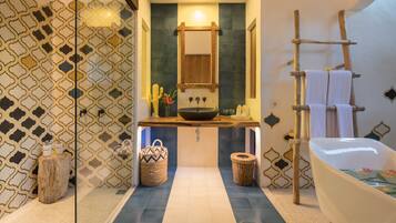 Artigos de higiene pessoal grátis, roupões, toalhas fornecidas, sabão