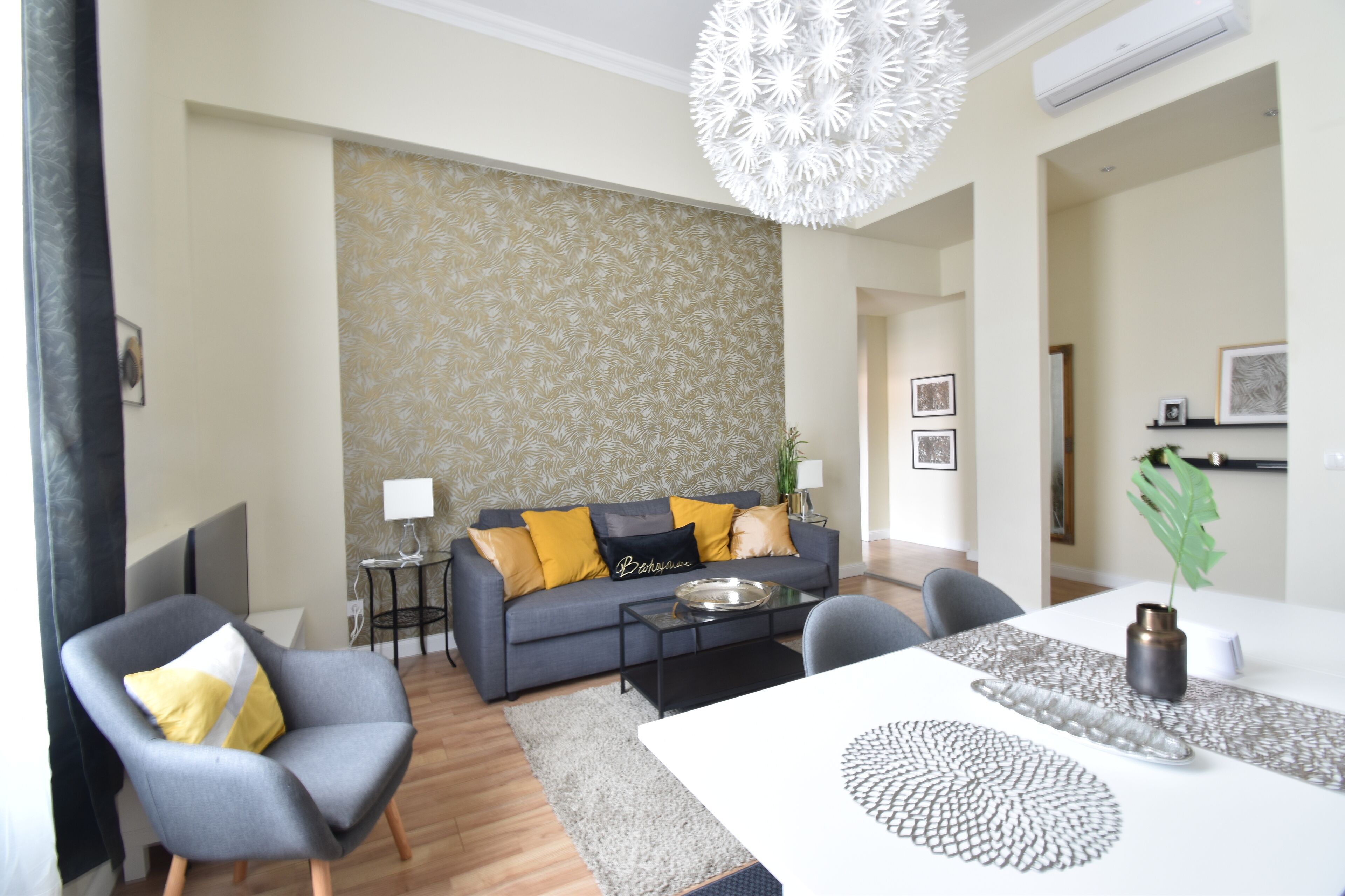 Beautiful 8 Bedroom / 8 Bathroom - Budapest