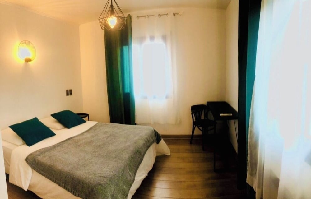 Belle Chambre Spacieuse Et Bar Restaurant - Saint-Martin-d'Ardèche