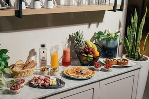 Café da manhã continental todos os dias (EUR 10 por pessoa) 