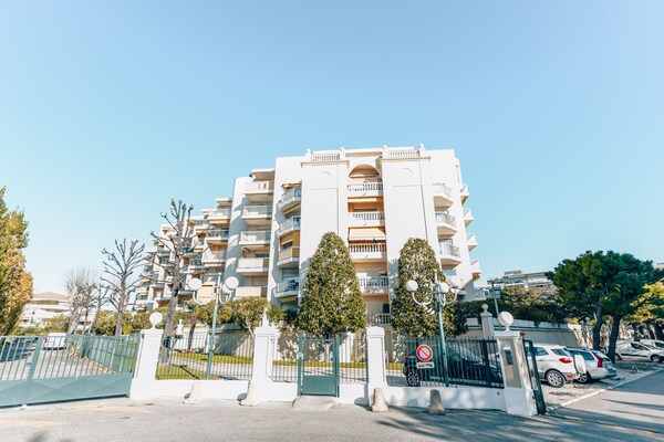 Spacious Apartment Close To The Sea With Swimming Pool - Cagnes-sur-Mer