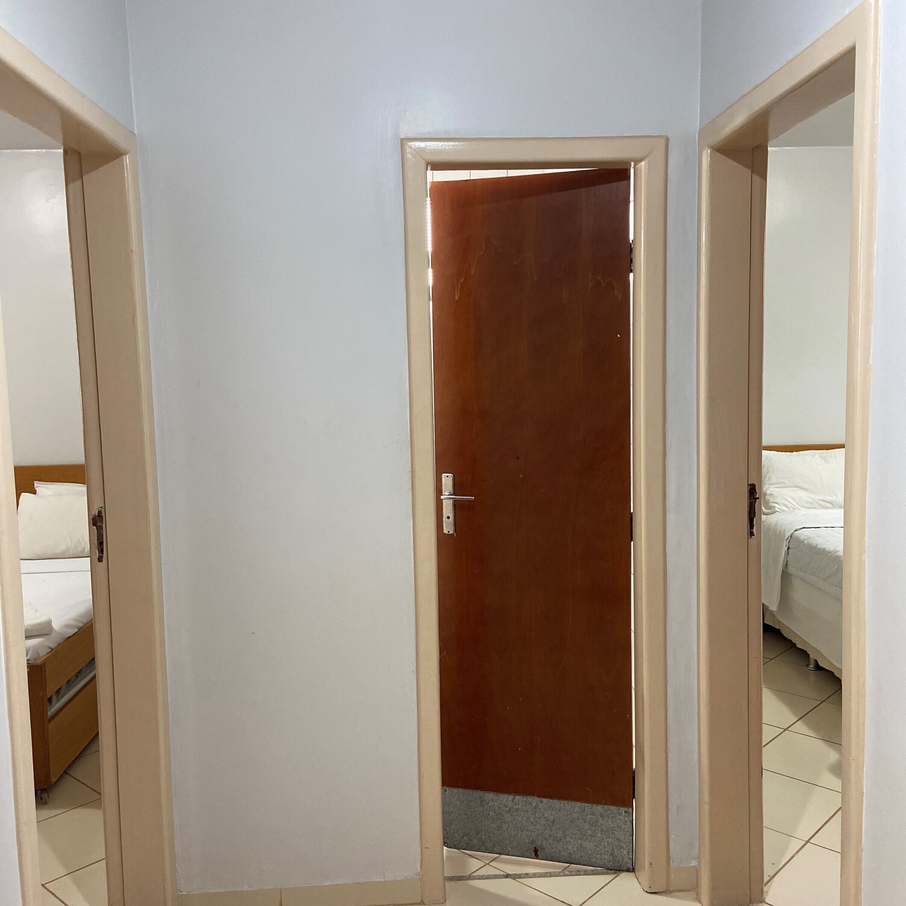 Frigobar, cortinas blackout, Wi-Fi de cortesia, roupa de cama