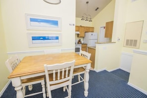 Apartamento em Condomínio Fechado, 1 cama queen-size (Heng's Runaway Beach Condo) | Cozinha privada
