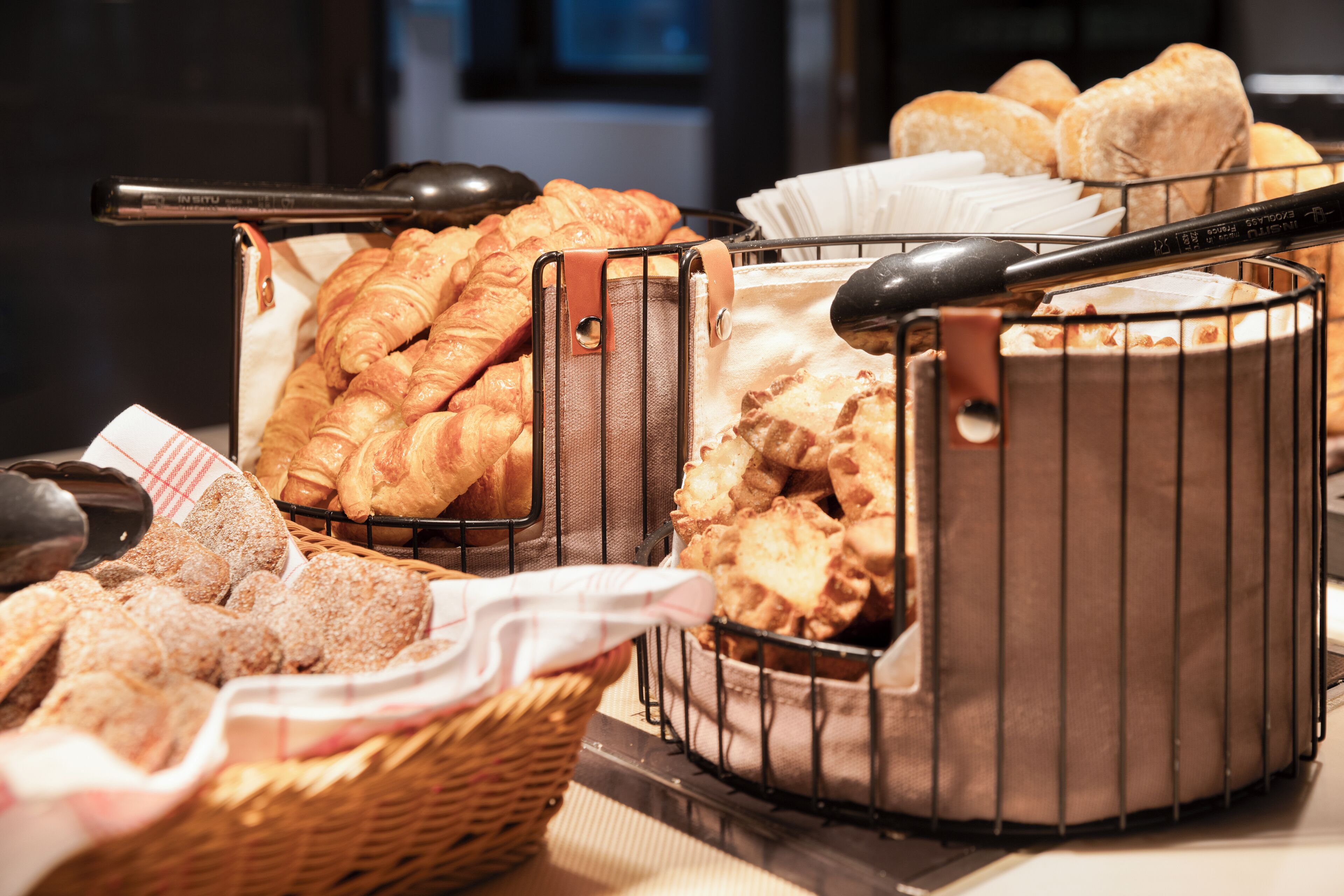 Pequeno-almoço tipo buffet diário mediante uma taxa 